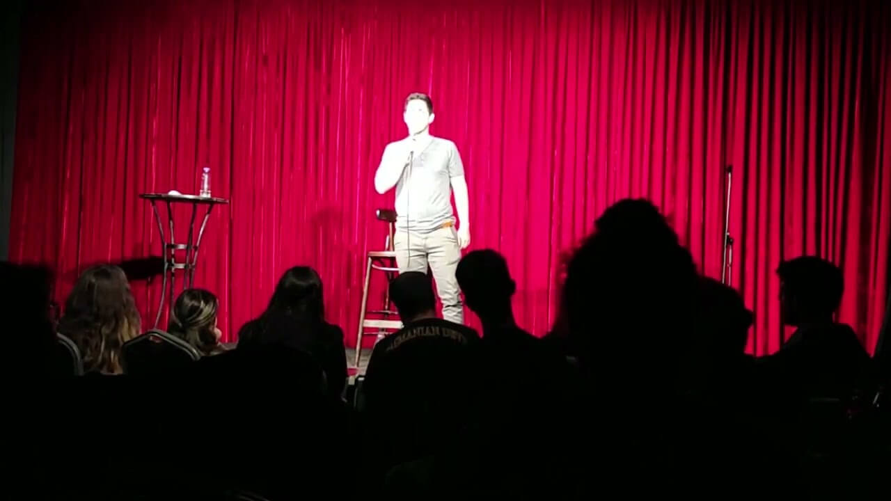 בן ביטון - Shahar Hason's open mic in english - פורטל סטנדאפיסט